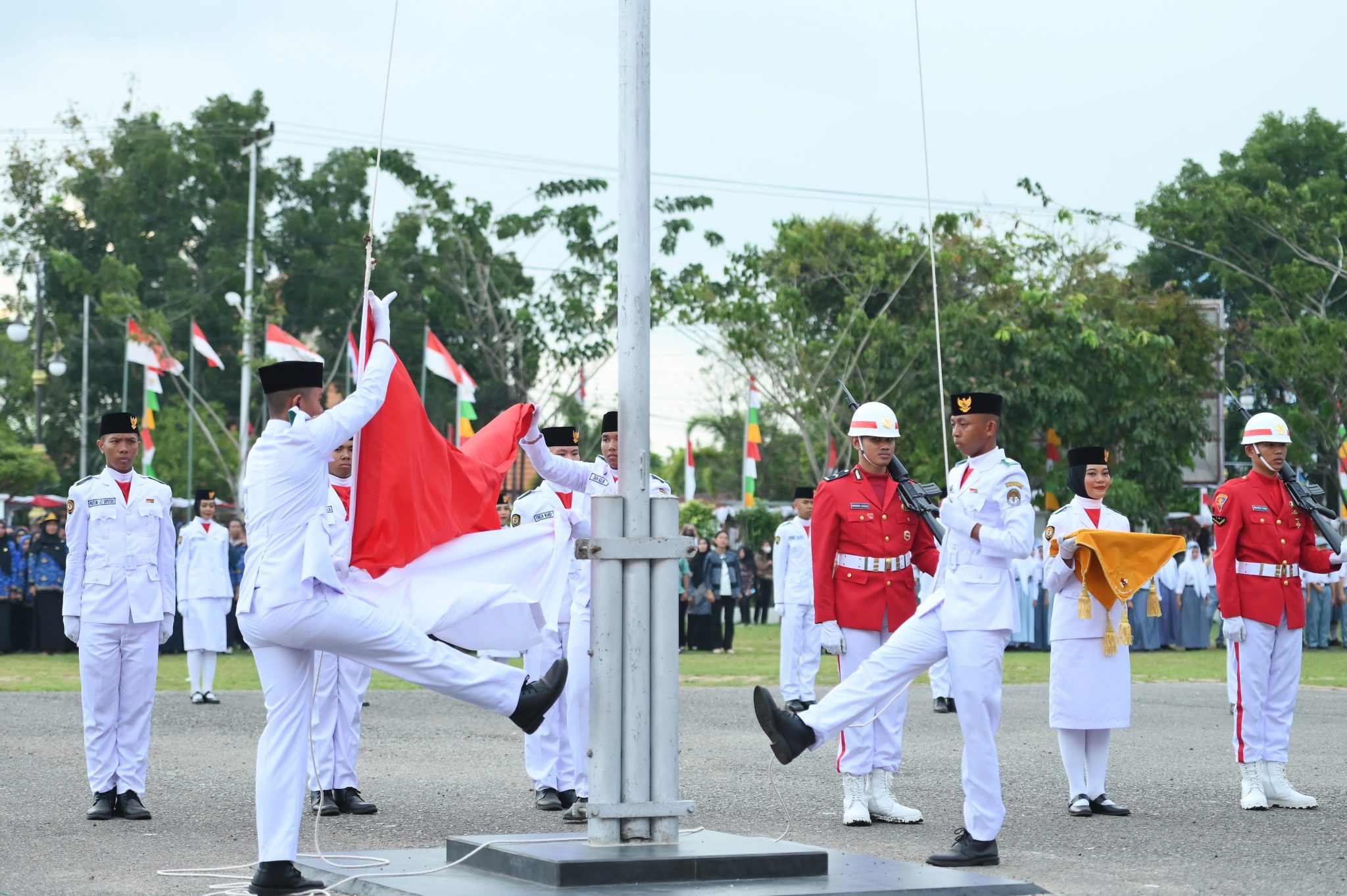 Wakil Bupati Ketapang Pimpin Upacara Penurunan Bendera HUT RI ke-80 – Ketapang Media